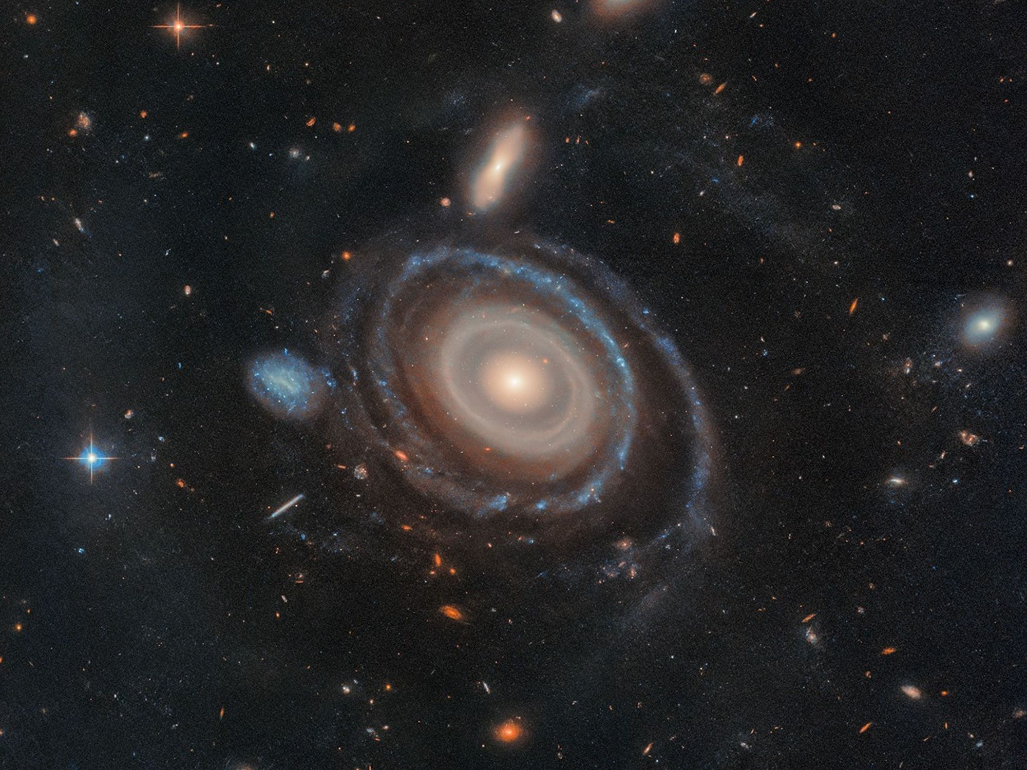 Check Out NASA's New Image of the Brilliant Bullseye Galaxy, the ...