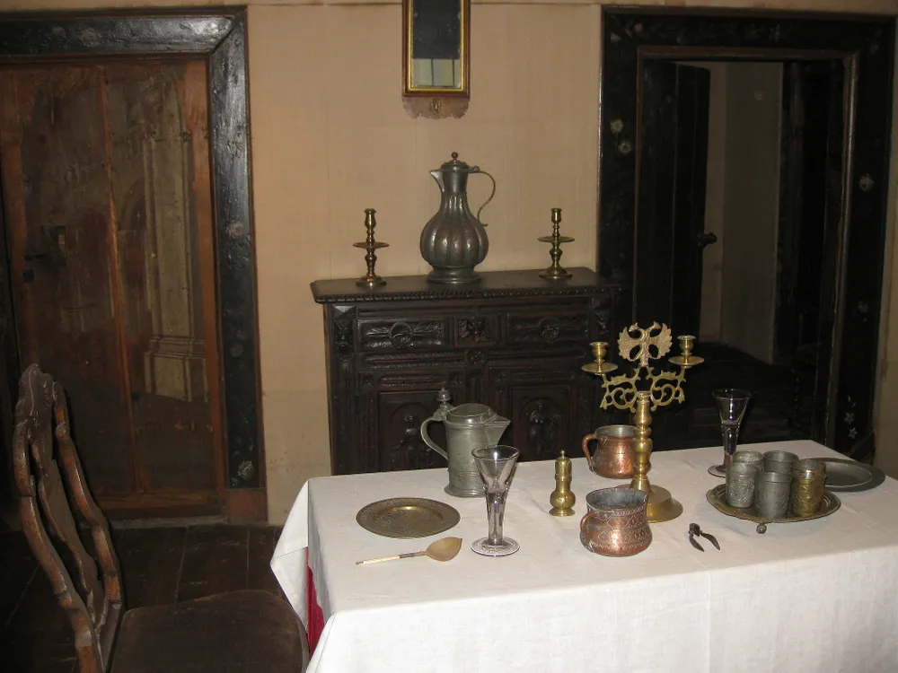 world's smallest house inside