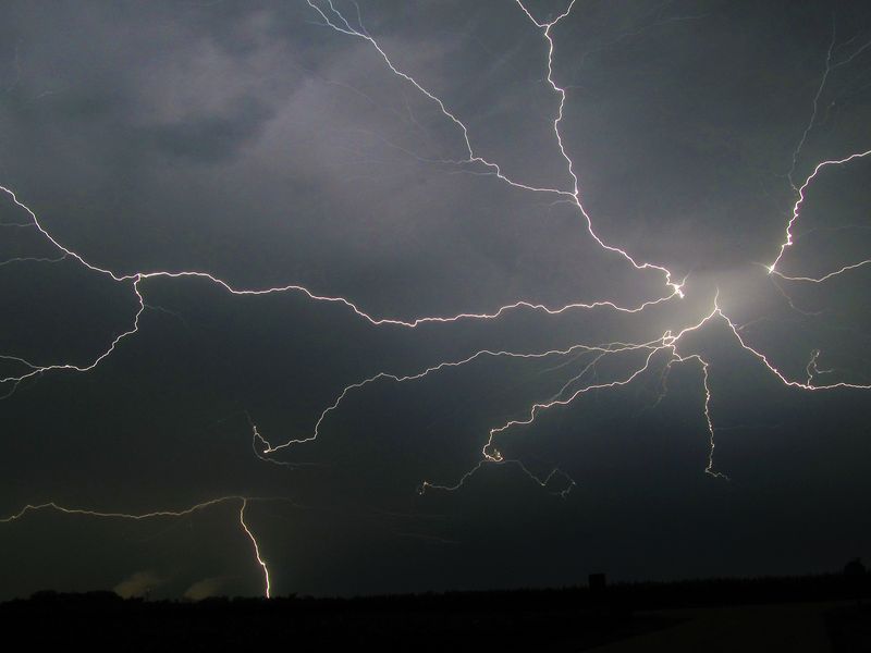An anvil crawling lightning shot in western KY. | Smithsonian Photo ...