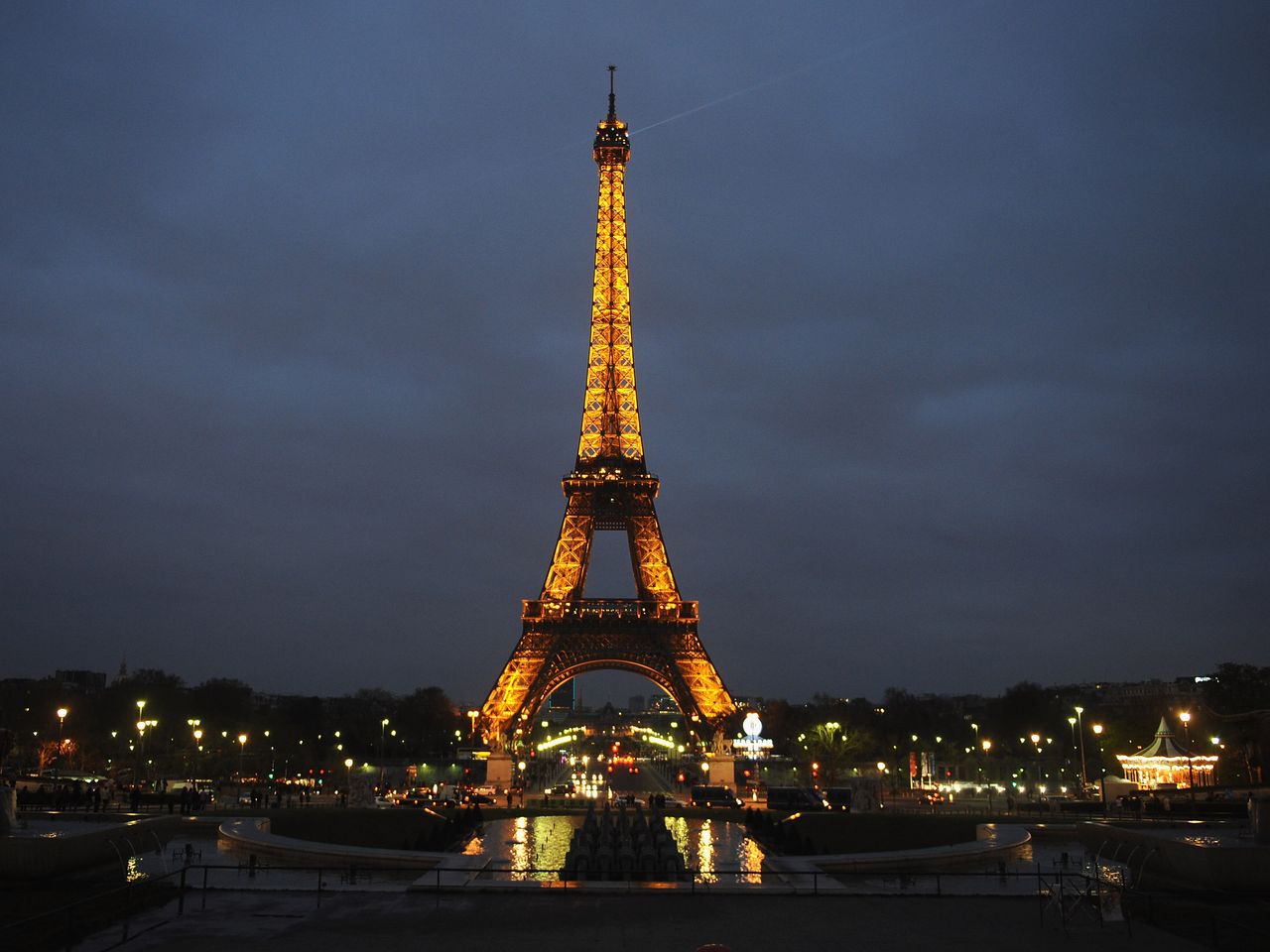 effel tower black