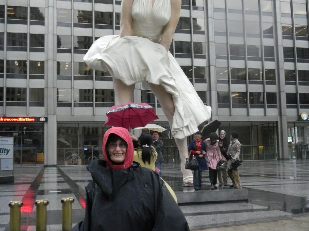 Marilyn Monroe statue in Chicago pulls them in at the windy city ...