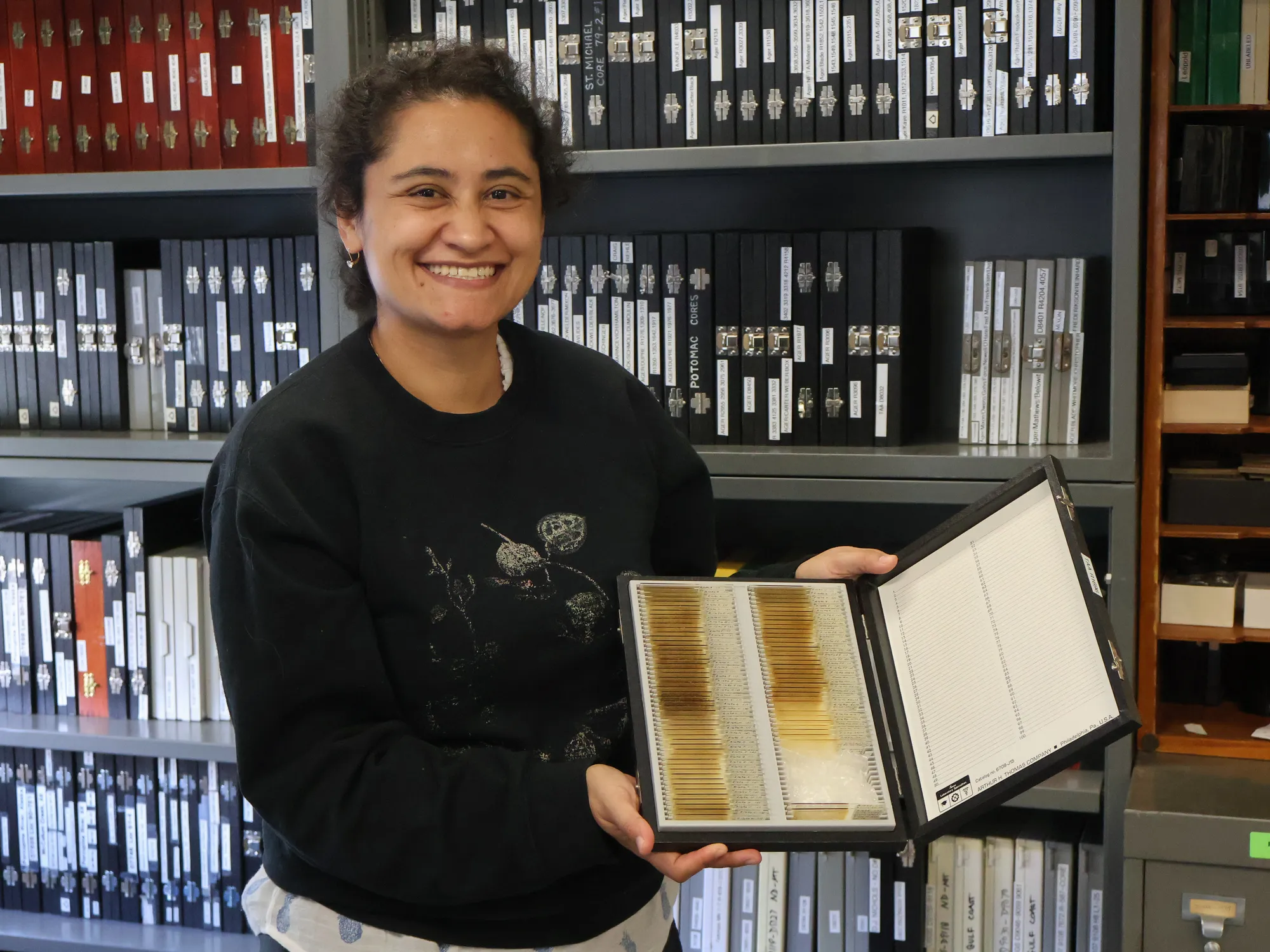 Meet the Scientist Digitizing Millions of Fossilized Pollen Grains to ...