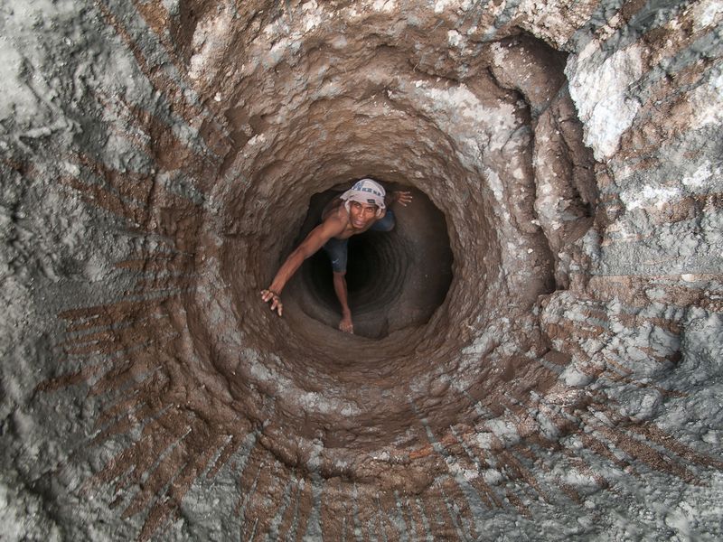 digging wells | Smithsonian Photo Contest | Smithsonian Magazine