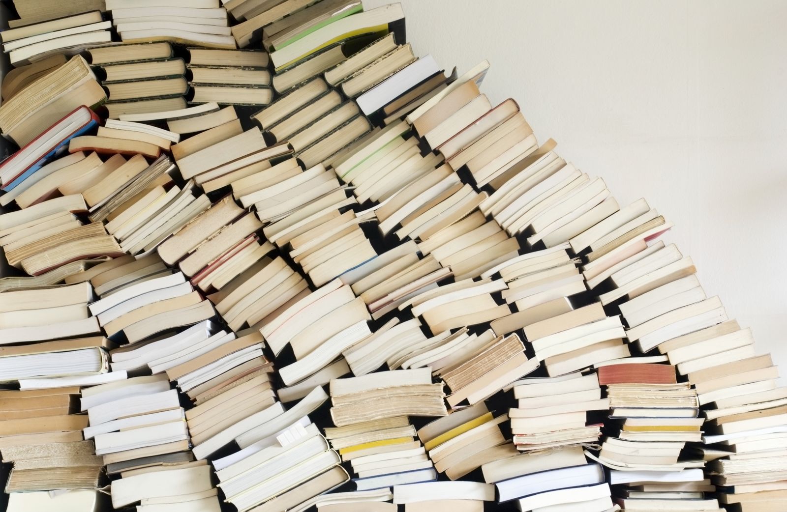 Are 'Gripping,' 'Brilliant' Book Blurbs on Their Way Out?