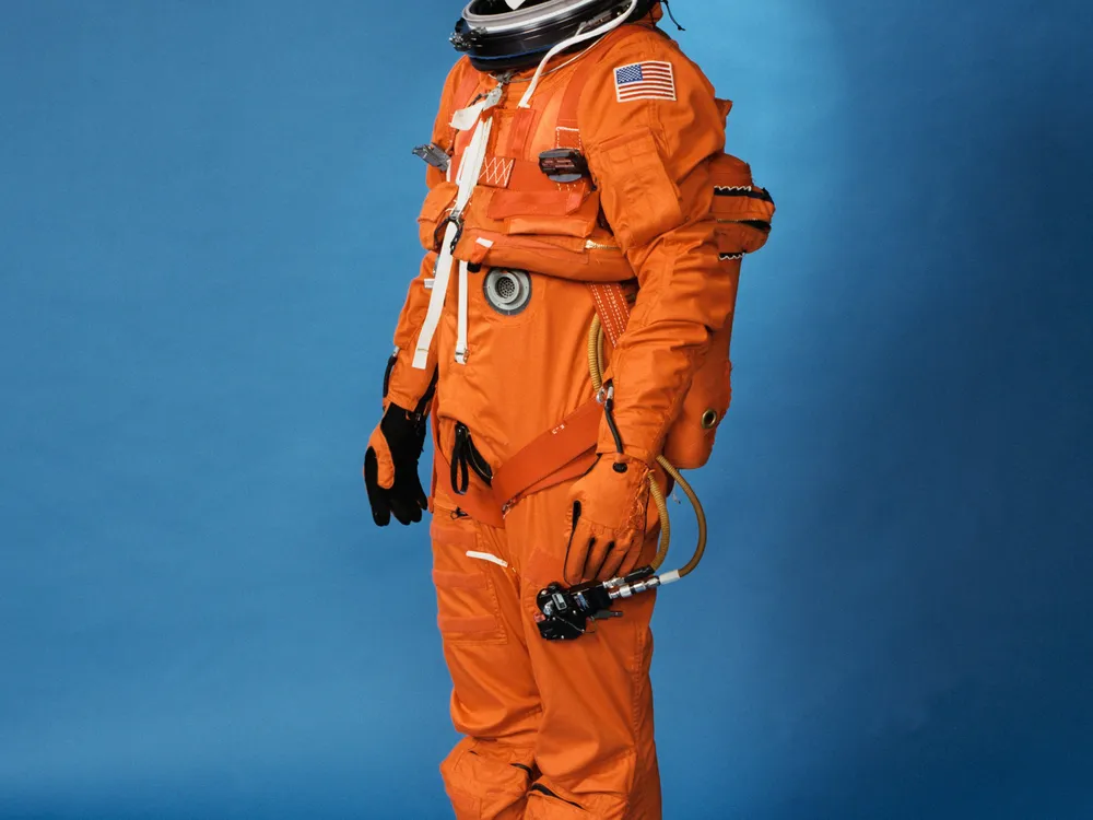 pressure inside space suit