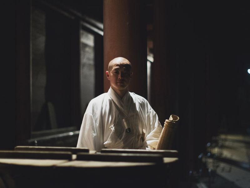 A tendai monk at Enryakuji temple during his sennichi kaihogyo, 1000 ...