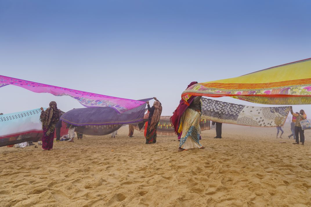 Saree Drying | Smithsonian Photo Contest | Smithsonian Magazine