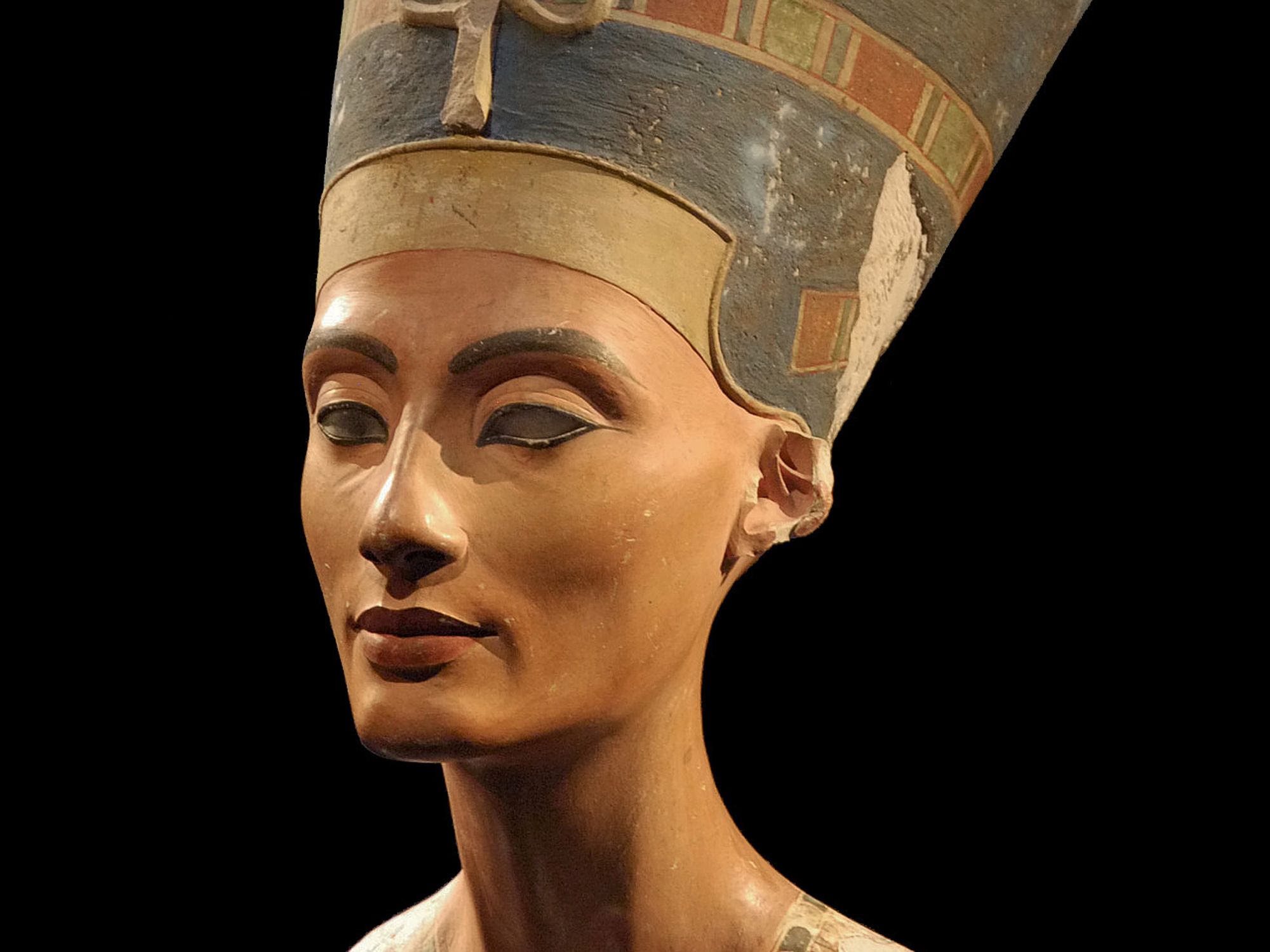 German Archaeologists Discovered the Iconic Bust of Nefertiti in an ...
