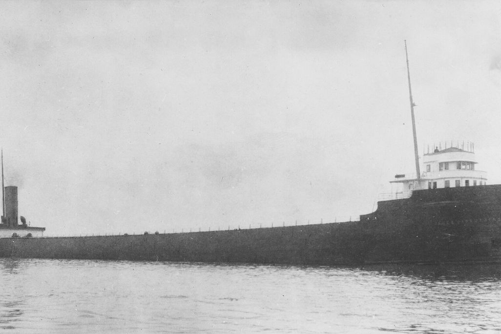 Shipwreck Hunter Finds Large Freighter That Sank in Lake Huron During ...