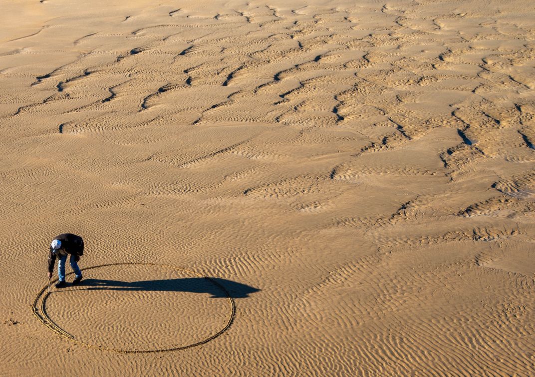 Playa de la Concha Sand Artist | Smithsonian Photo Contest ...
