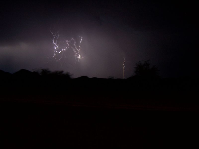 Lightning in the sky | Smithsonian Photo Contest | Smithsonian Magazine