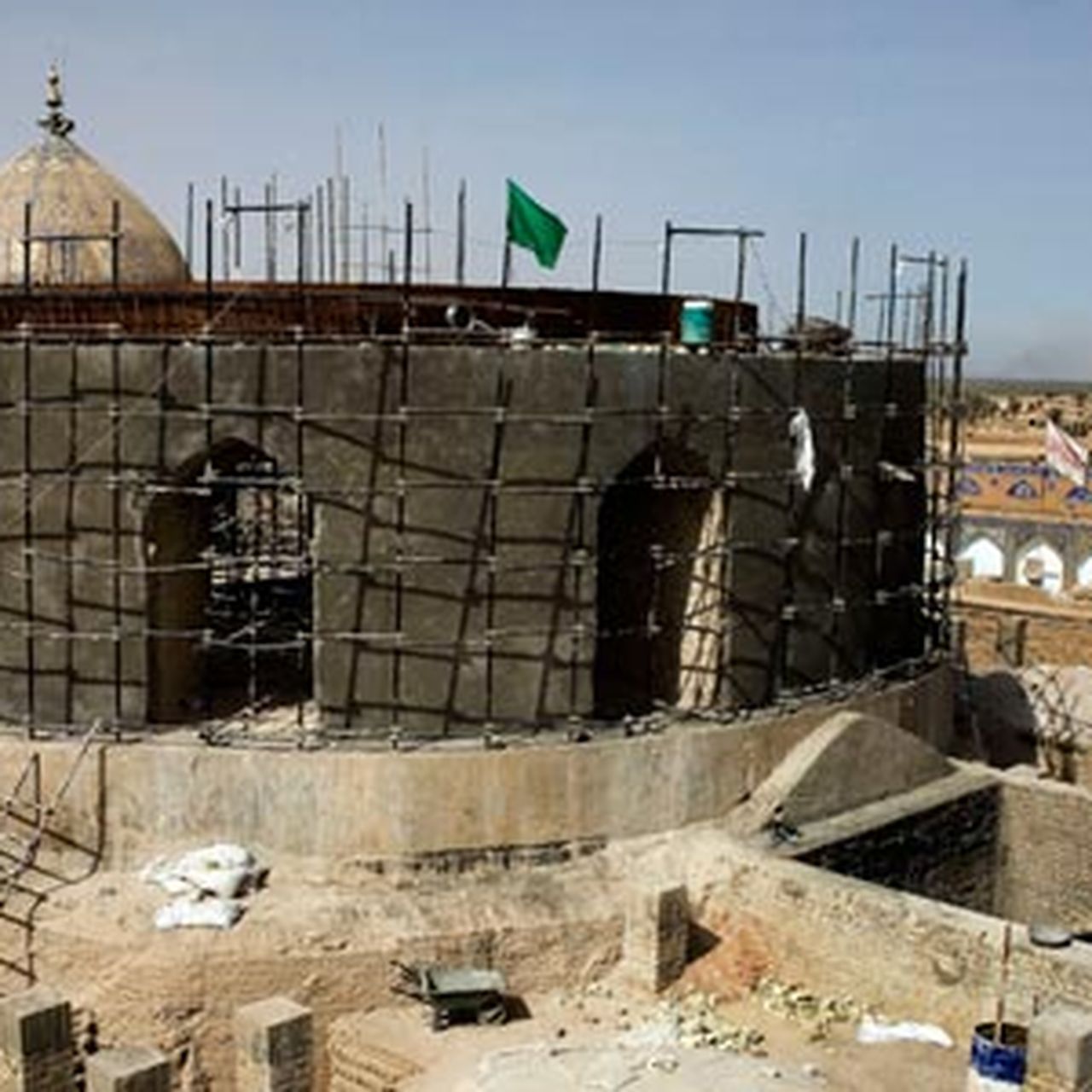 Great Mosque Of Samarra On The Tigris River The Abu Dhalaf Mosque In