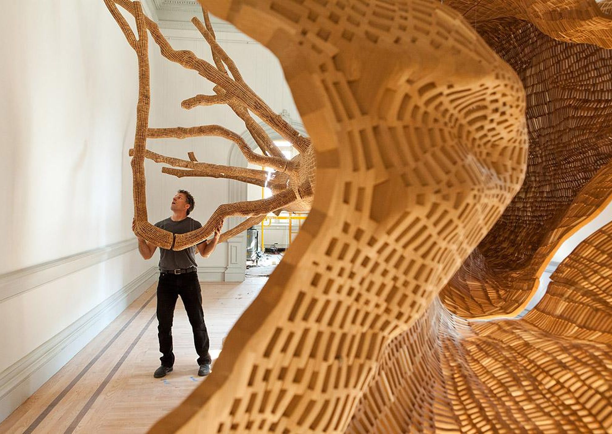 This Artist Recreated a Magnificent 40-Foot-Tall Tree From the Cascade ...