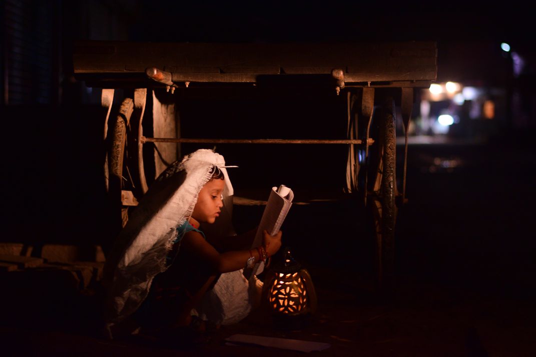 POOR BOY STUDY AT ROAD SIDE | Smithsonian Photo Contest | Smithsonian ...