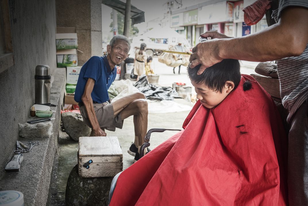 Shaving on the street | Smithsonian Photo Contest | Smithsonian Magazine
