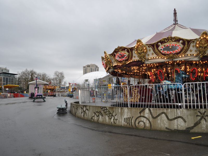 discovering seattle..a walk in seattle center...the carousel ...