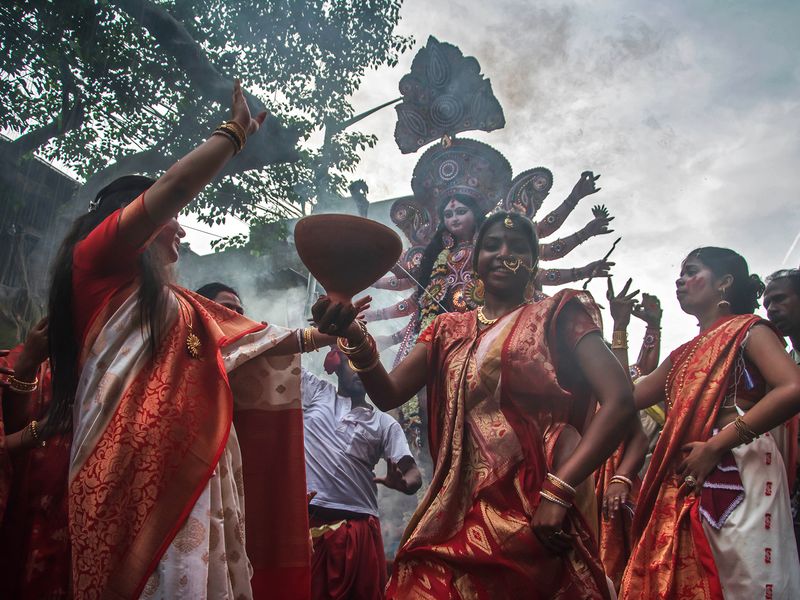 THE DHUNUCHI DANCE IN INDIA | Smithsonian Photo Contest | Smithsonian ...