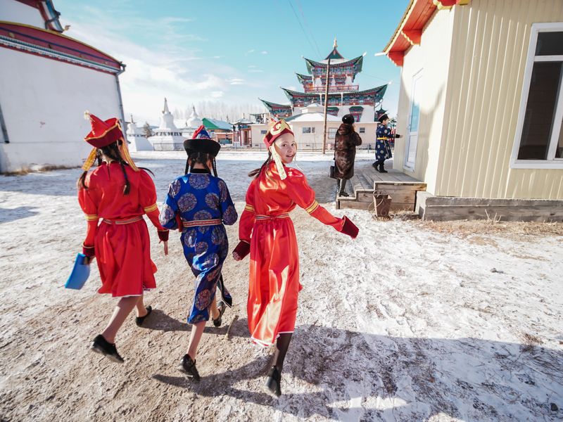 Schoolgirls rush to the competition in the Buryat language ...