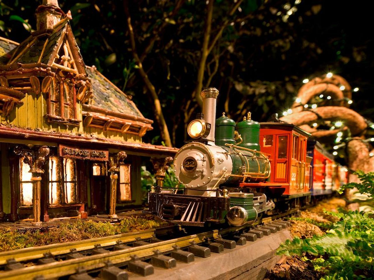 Small Holiday Train Displays