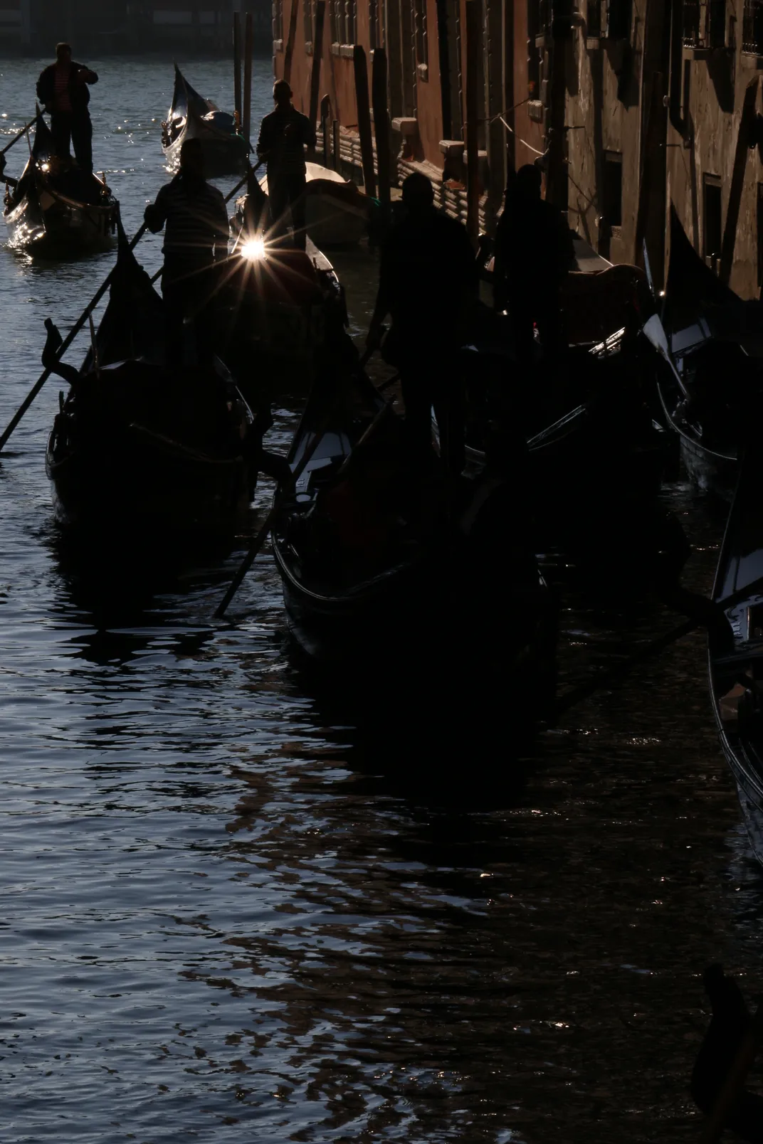 A star like reflection on the pure black body of the iconic gondola ...