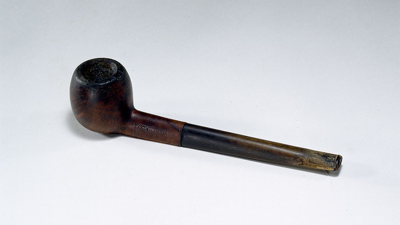 Albert Einstein Smoking Pipe