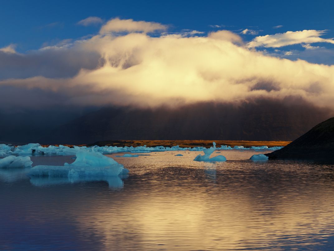 Cold and windy sunrise at Jokulsarlon, Iceland | Smithsonian Photo ...