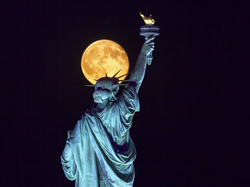 Statue of Liberty Moon 2 | Smithsonian Photo Contest | Smithsonian Magazine