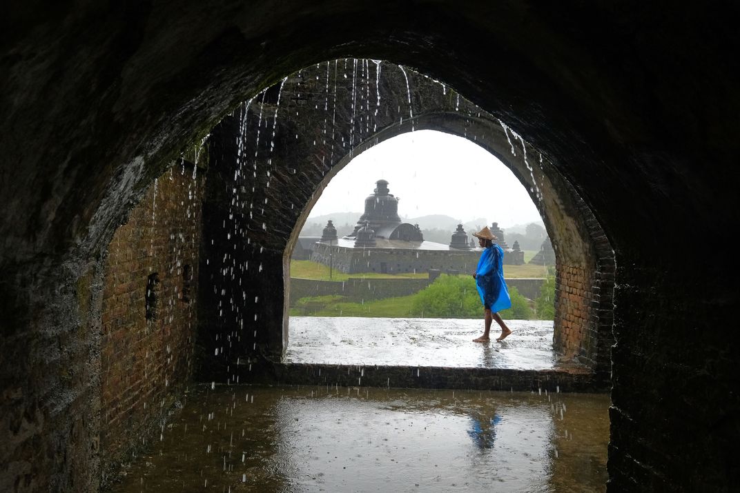 Myauk U, Under the Rain | Smithsonian Photo Contest | Smithsonian Magazine