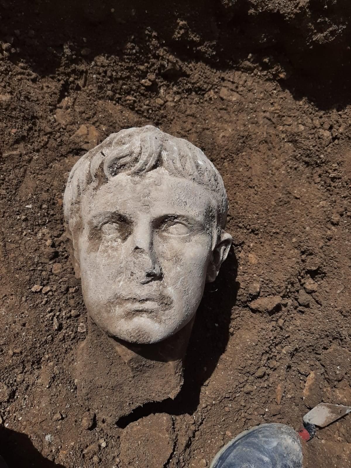 roman heads found