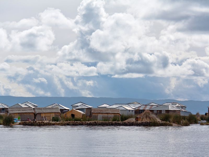 Houses in Uros floating islands, Lake Titicaca | Smithsonian Photo ...