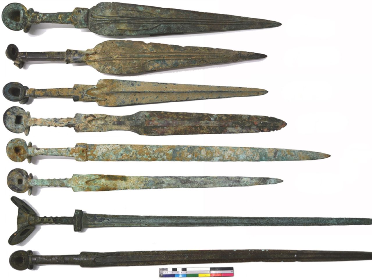ancient bladed weapons