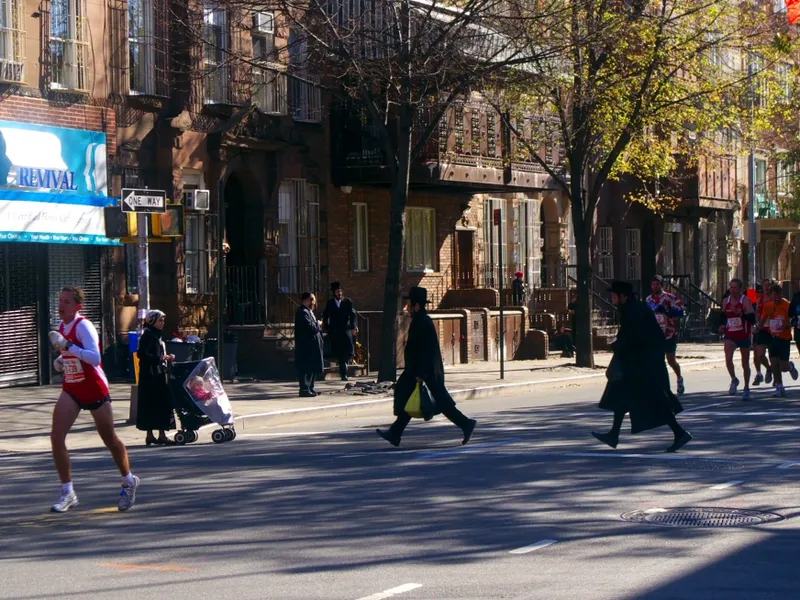 Hasidic Jews sprinting through the New York City marathon runners' path ...