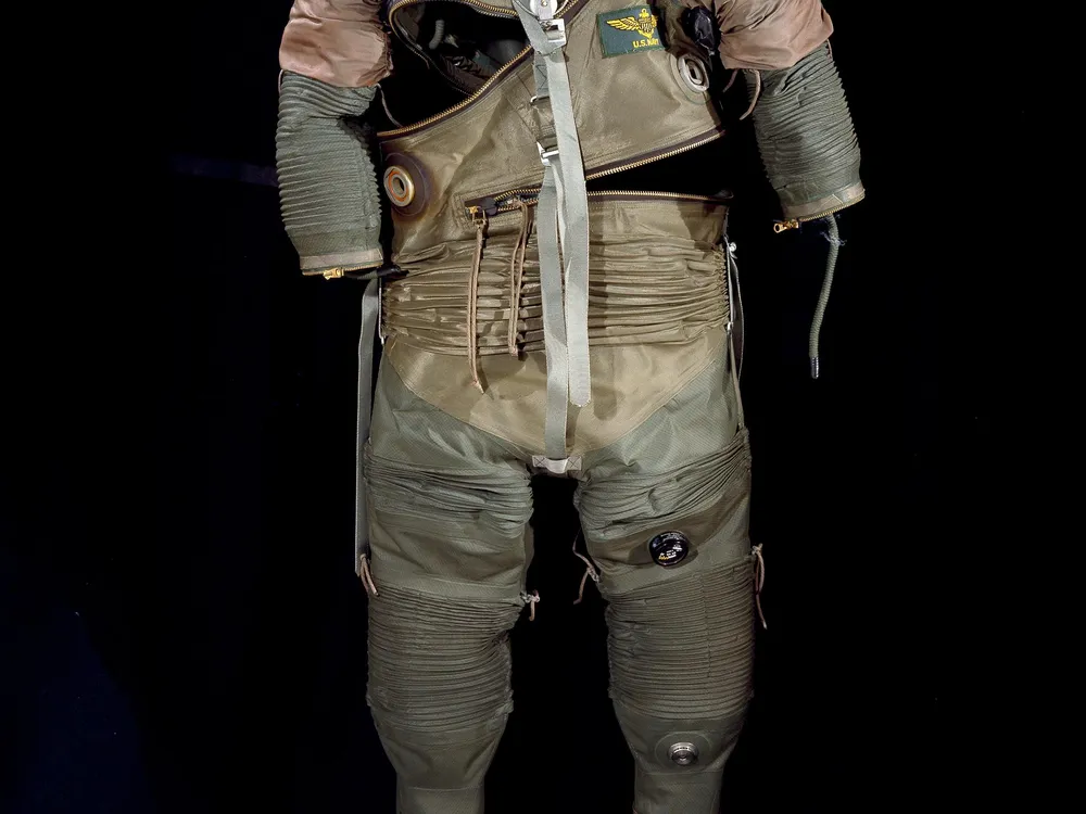 apollo pressure suits