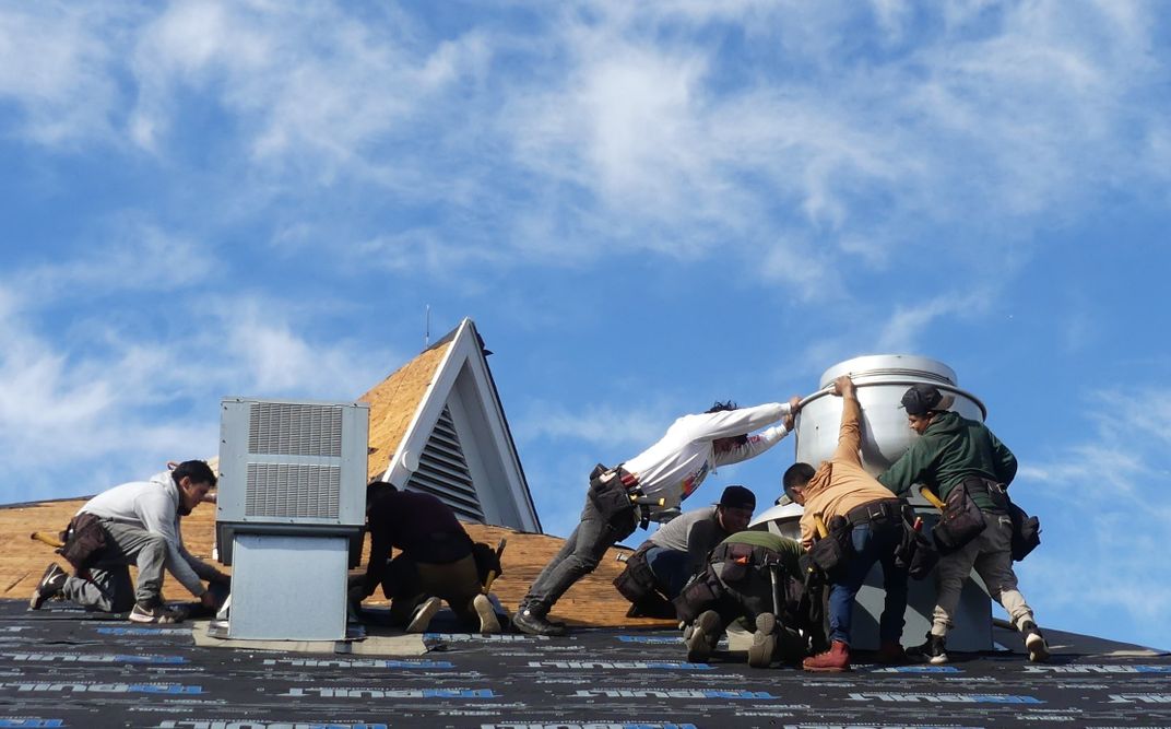 Roofing Teamwork | Smithsonian Photo Contest | Smithsonian Magazine
