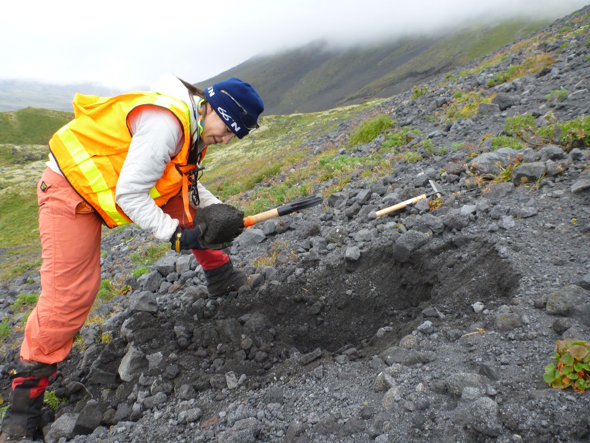 Meet the Smithsonian Scientist Venturing to Volcanoes to Understand the ...