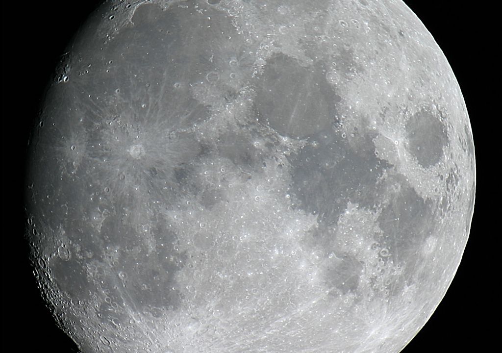 how to draw a relistic moon