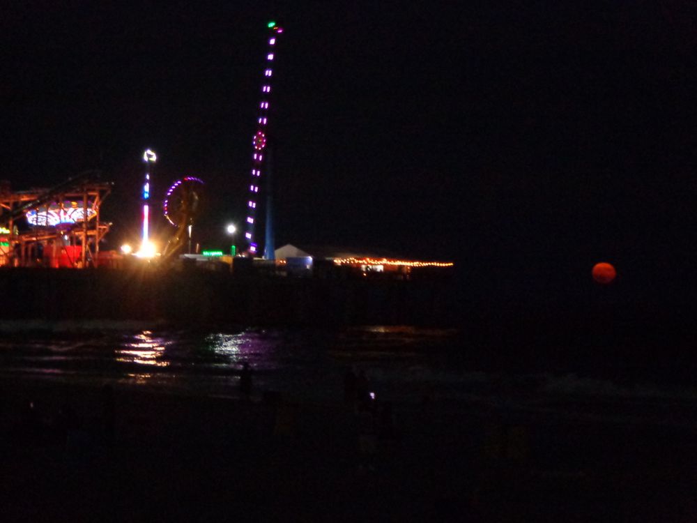 The Rising Moon in Atlantic City | Smithsonian Photo Contest ...