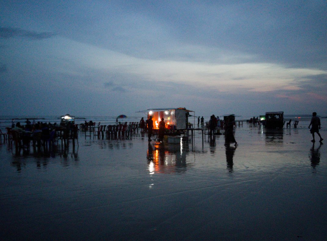 Temporary glass food stalls at Udaipur sea beach after sunset ...