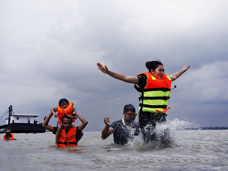 Fly in water | Smithsonian Photo Contest | Smithsonian Magazine