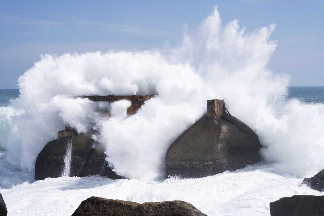 Roaring waves | Smithsonian Photo Contest | Smithsonian Magazine