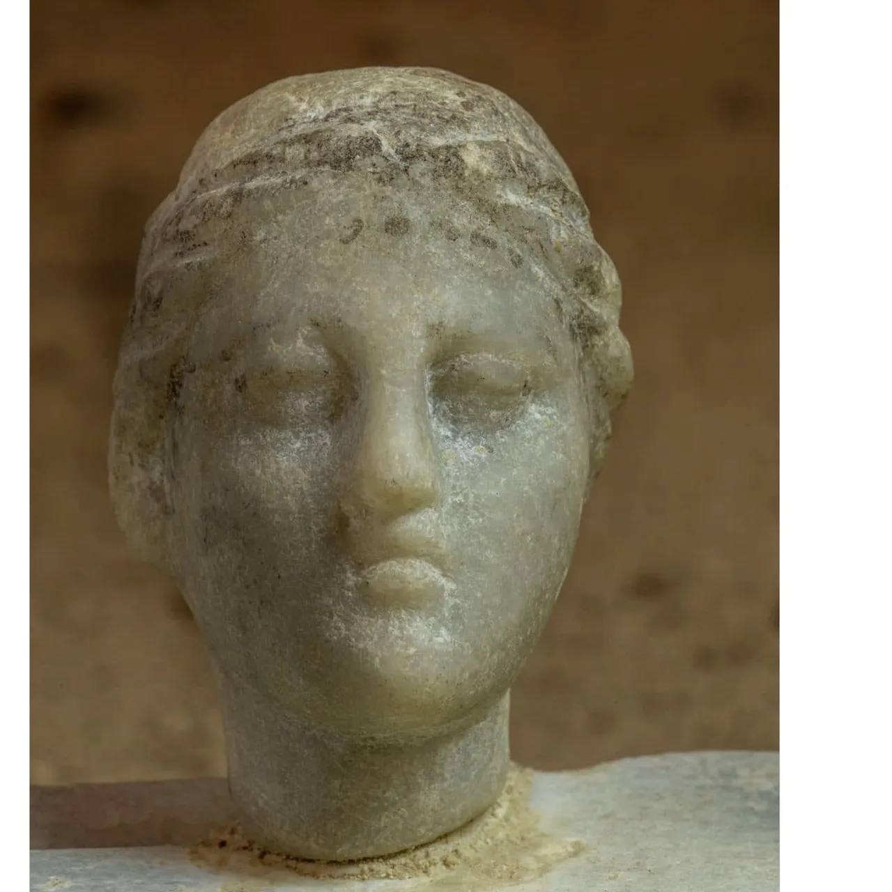 cleopatra vii statue