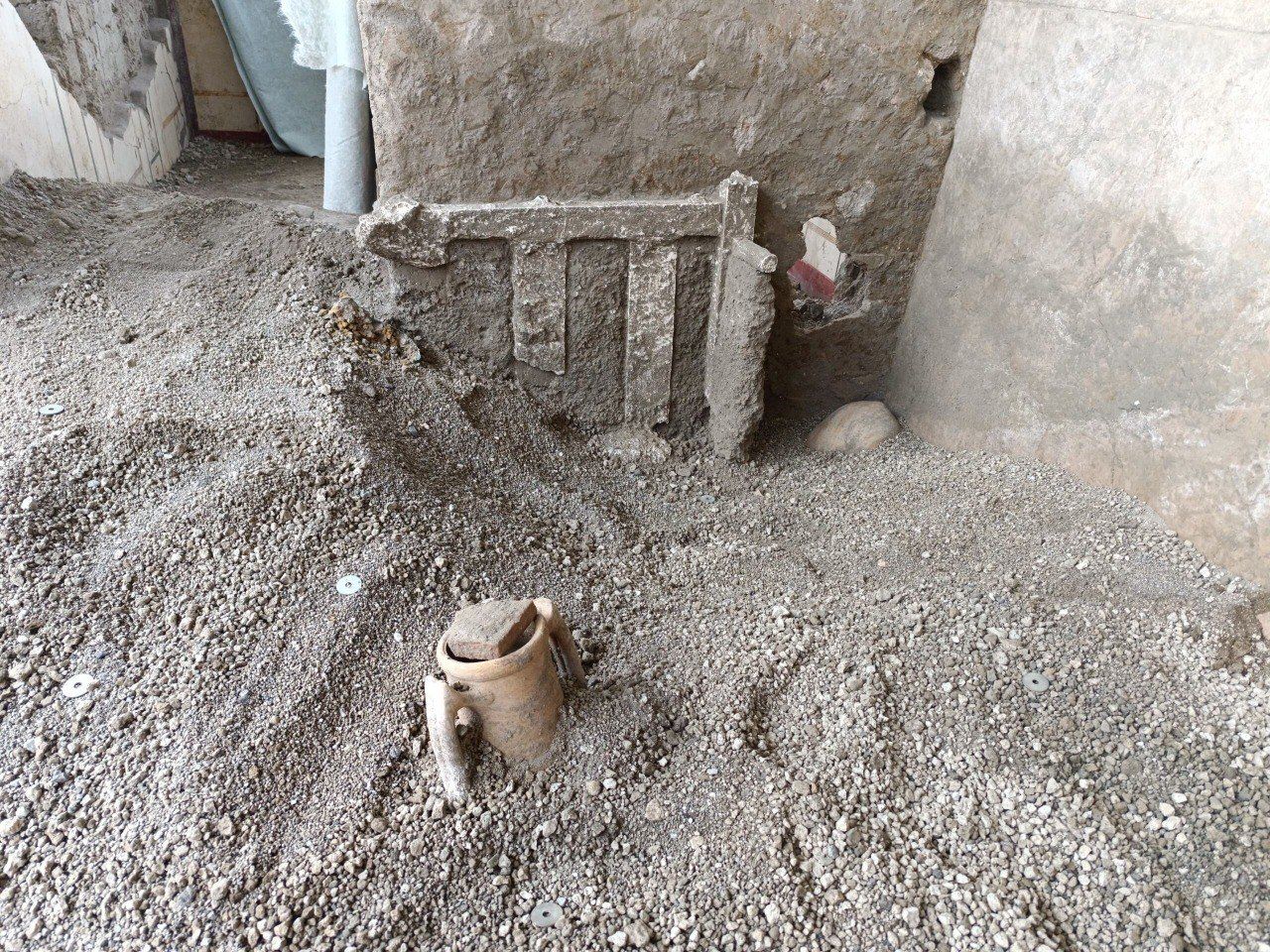 By Shoving a Bed Frame Against the Door, This Pompeii Family Tried to ...