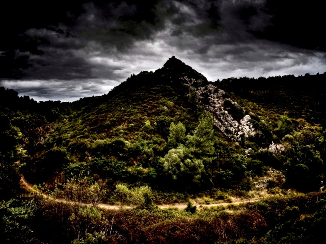 This is a photo of a small mountain on the "Parque Urbano do Marmeleiro ...