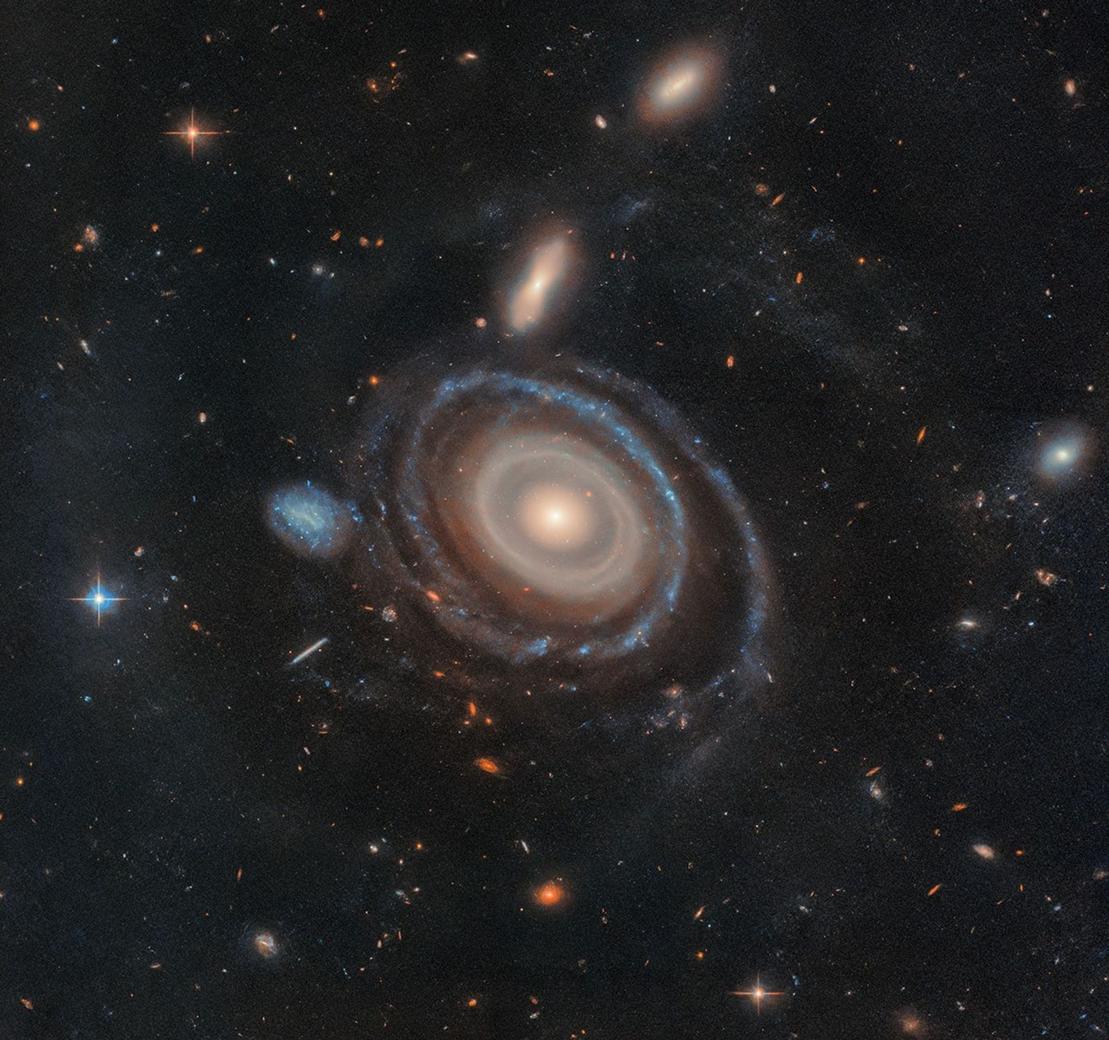Check Out NASA's New Image of the Brilliant Bullseye Galaxy, the ...