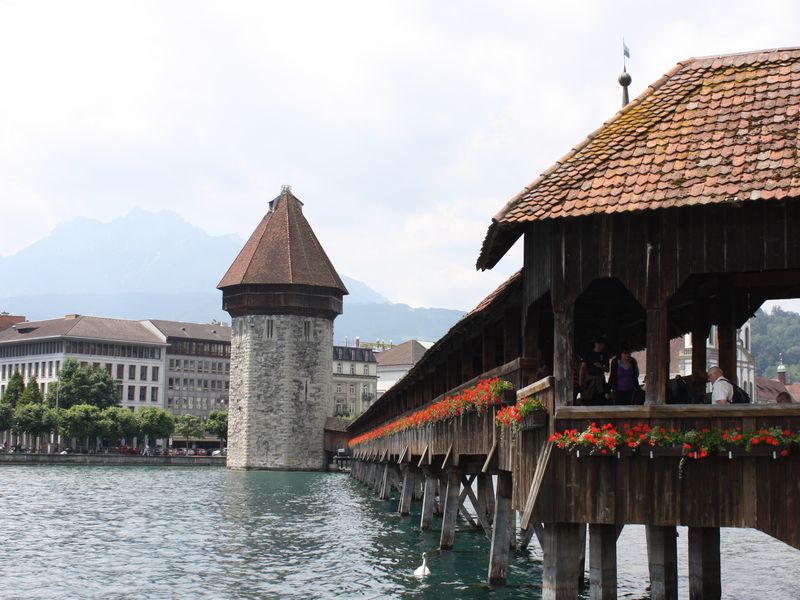Chapel Bridge : The most romantic bridge in the world | Smithsonian ...