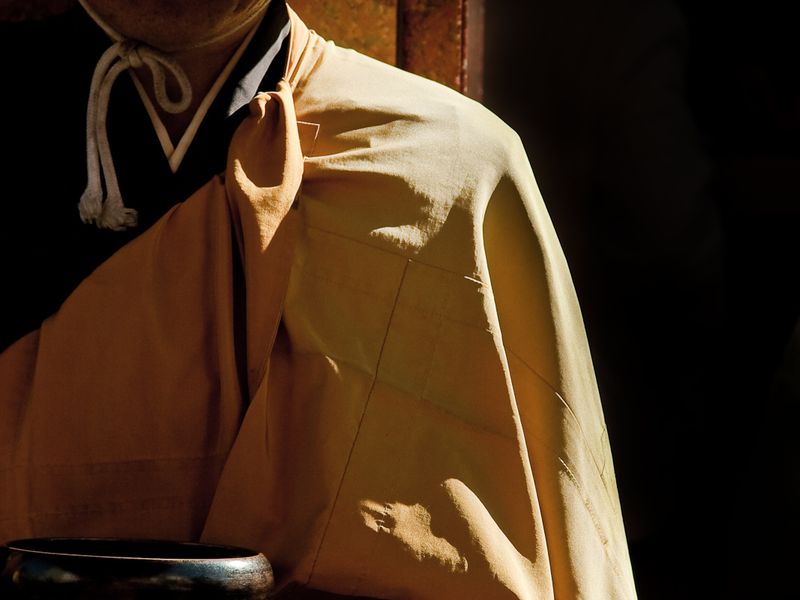 Buddhist Monk begging alms outside a Temple in Sugamo, Tokyo ...