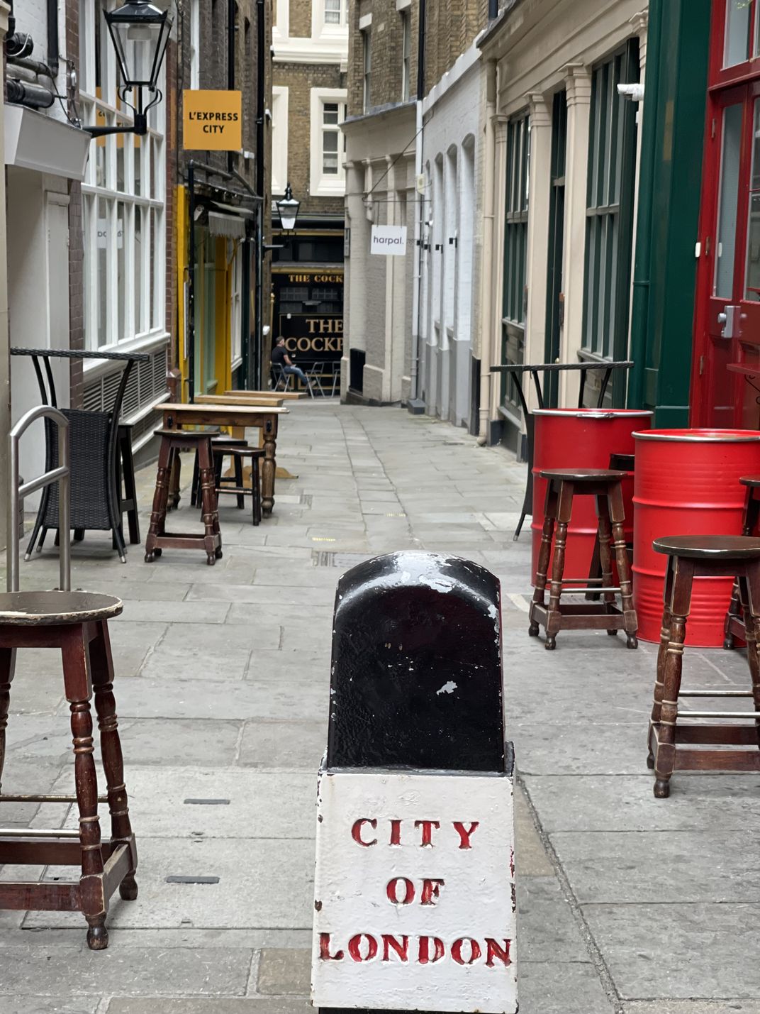 Lonely Alley in London | Smithsonian Photo Contest | Smithsonian Magazine