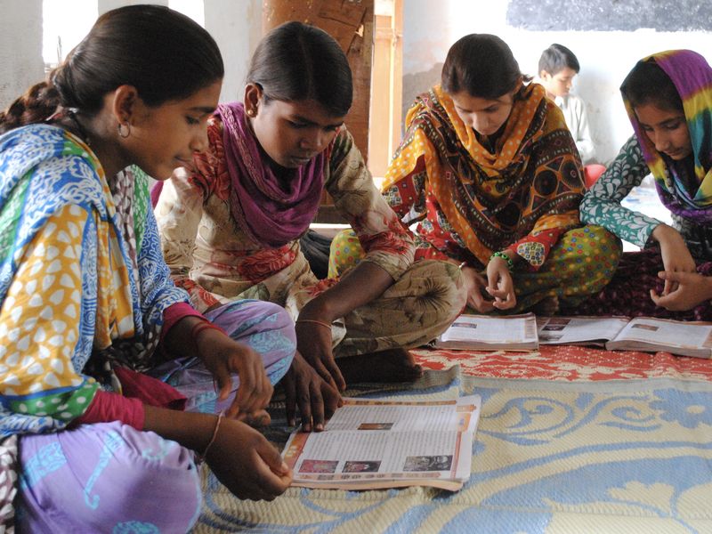 Schoolgirls in Rajasthan | Smithsonian Photo Contest | Smithsonian Magazine