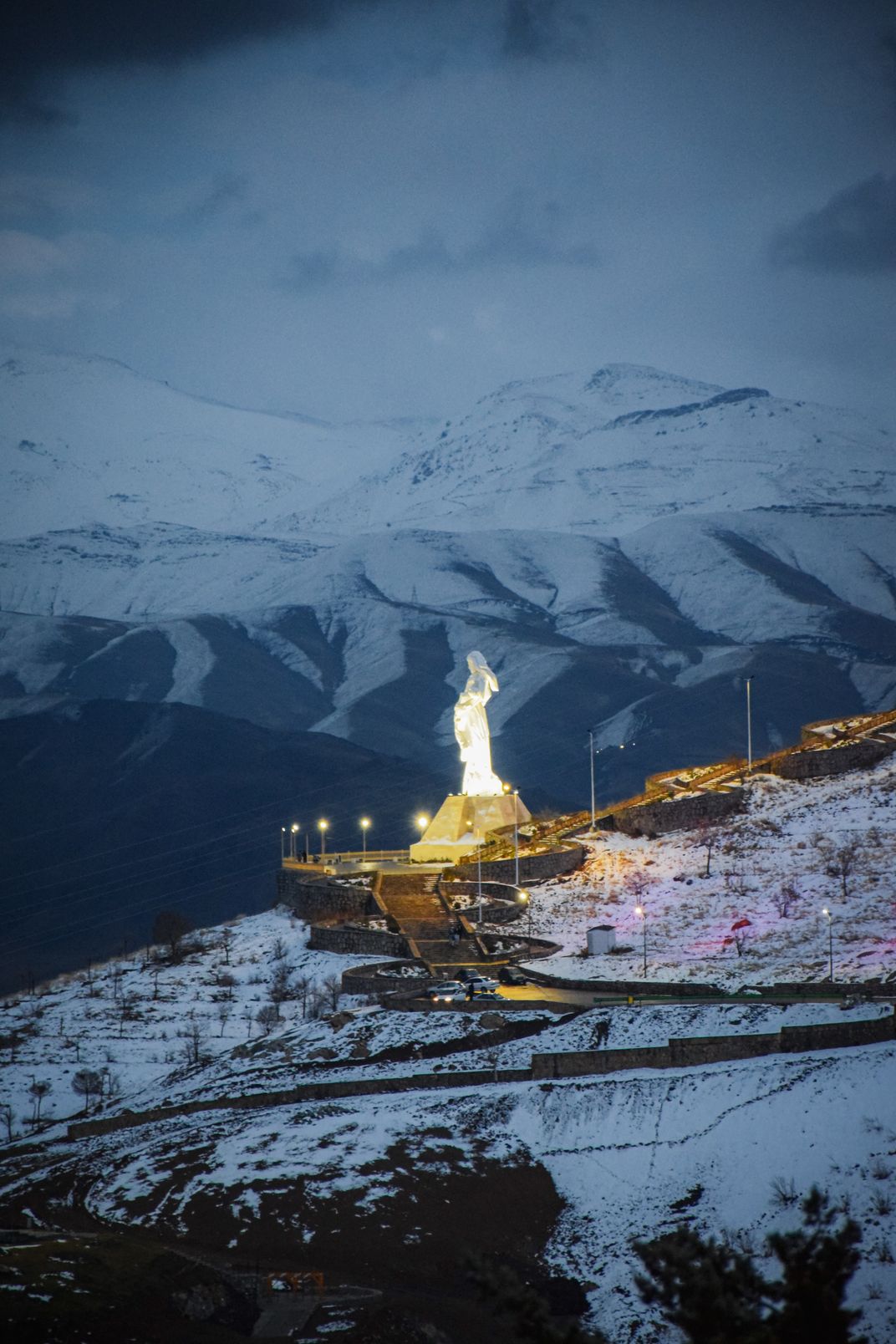 Statue of the symbol of the resistance of the Kurdish people, Kurdistan ...