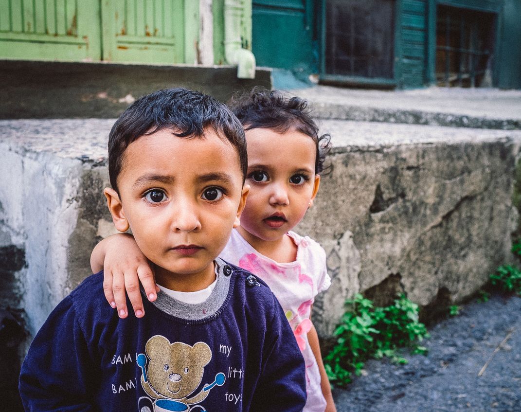 Roma children in Tarlabaşı neighbourhood, Istanbul, Turkey ...